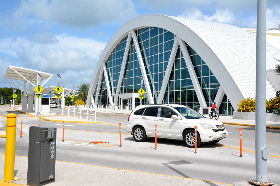 No airport terminal curb side parking