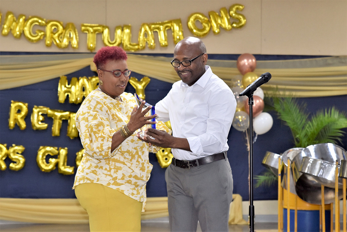 Prospect Primary celebrates retirement of ‘Amazing,’ former Principal